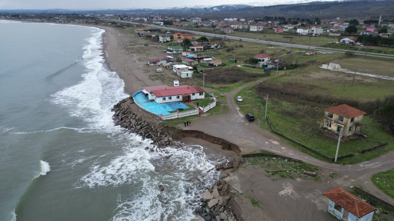 Karasu’da Kıyı Erozyonu: Deniz 50 Metre İlerledi - Haberfokus